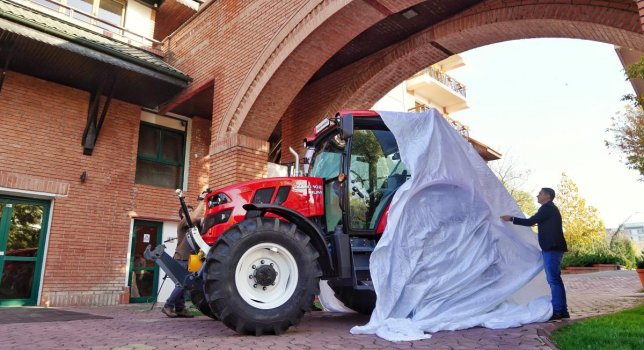 Rumuni po 10 letech ukázali svůj první traktor z vlastního vývoje ...