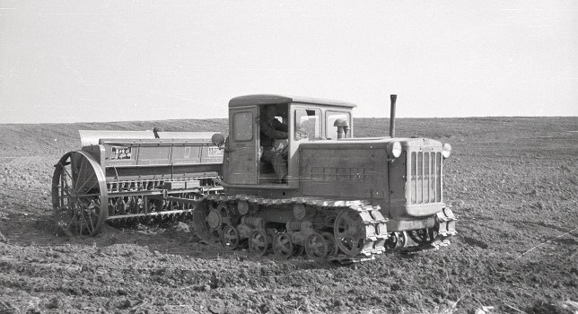 Uctívaná legenda s označením DT-54 | Agroportal24h.cz