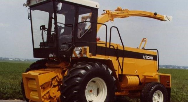 Agrostroj Prostějov měl v 90. letech připravený zbrusu nový typ řezačky ...