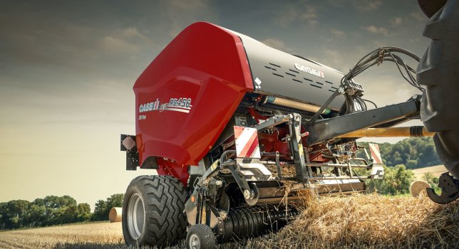 Nový lis Case IH RB HD Pro dokáže slisovat až 30 tun materiálu za ...