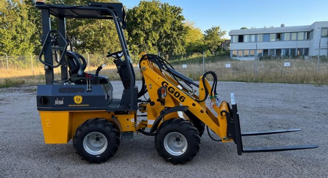 Günter Grossmann přichází do ČR s levnými bagry, nakladači a VZV ...