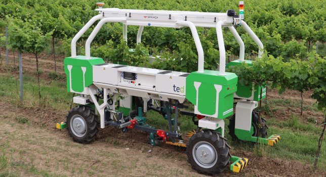 Skutečně autonomní robot: NAIO TED se poprvé představil ve vinici ...