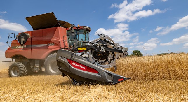 S jedním adaptérem MacDon FD2 všechny plodiny v perfektní kvalitě ...