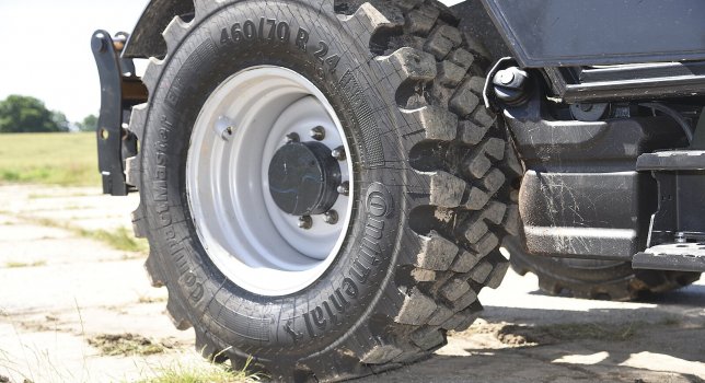 Continental CompactMaster: porovnání dvou manipulátorových pneu ...